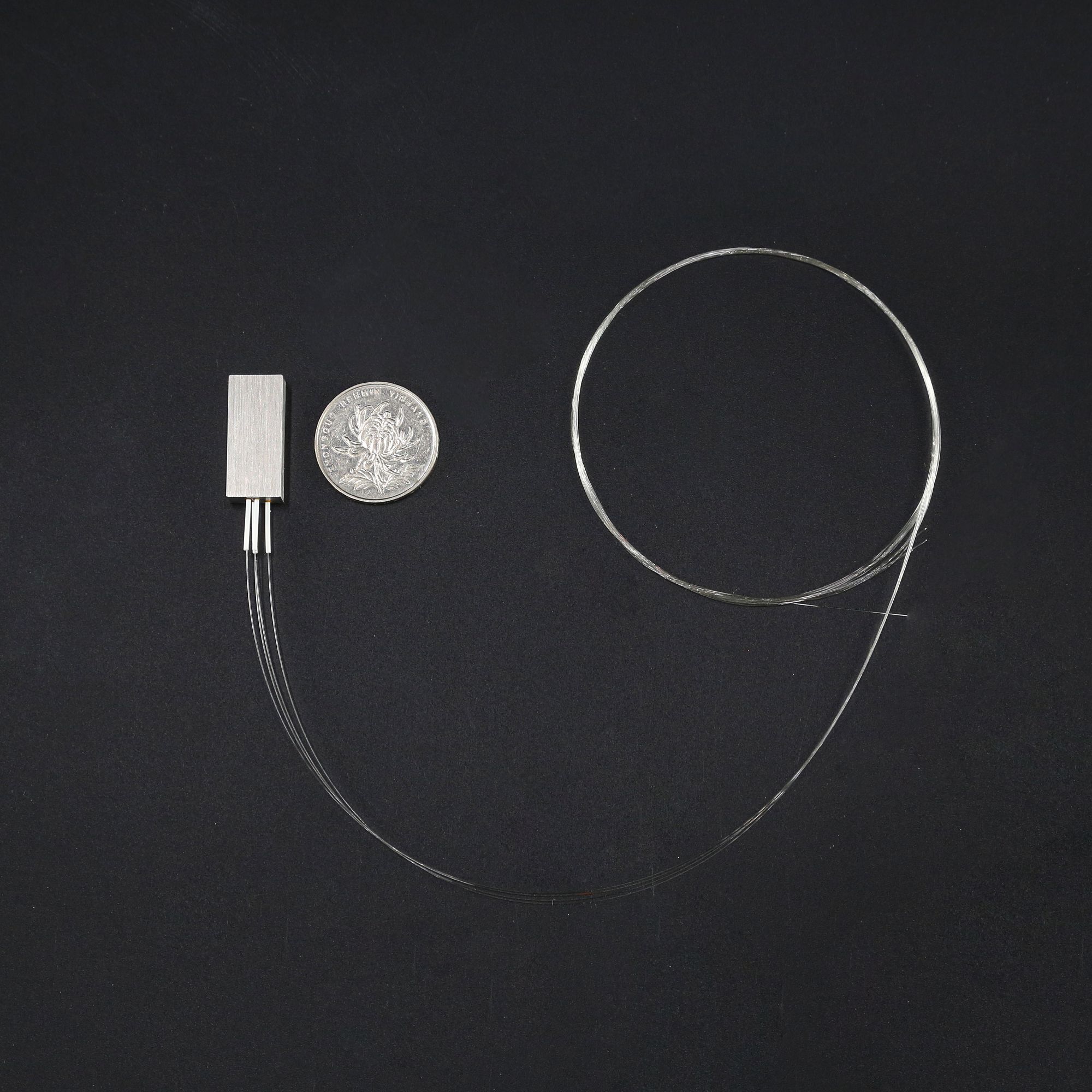 4ch Mini Dense Wavelength Division Multiplexer (DWDM) based on TFF and ...